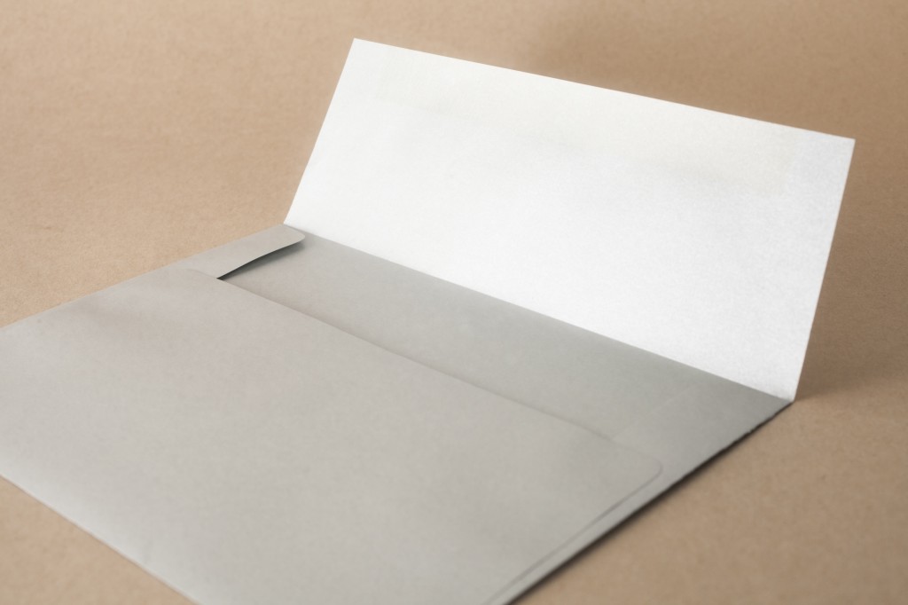 Luxurious cotton invitation paper & envelopes from Bella Figura